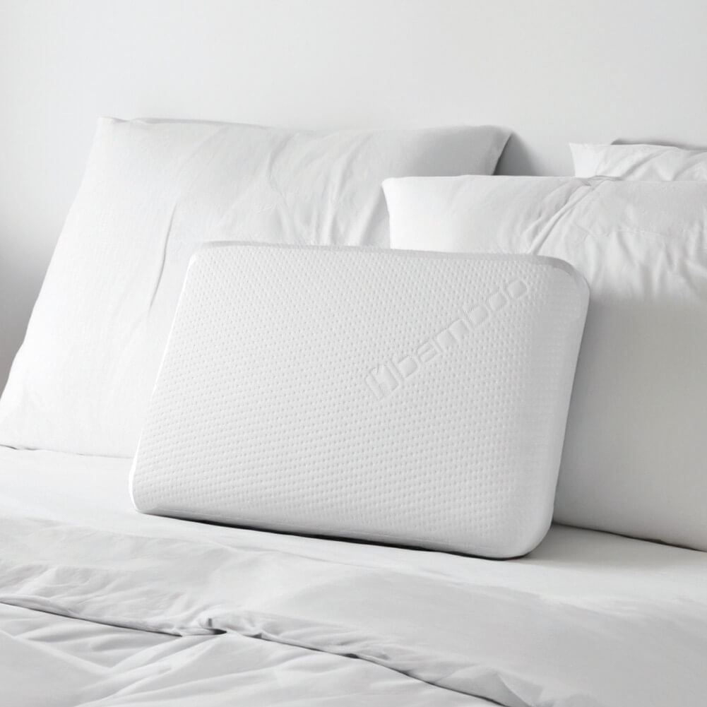 Almohada memory foam y protector impermeable Chaide